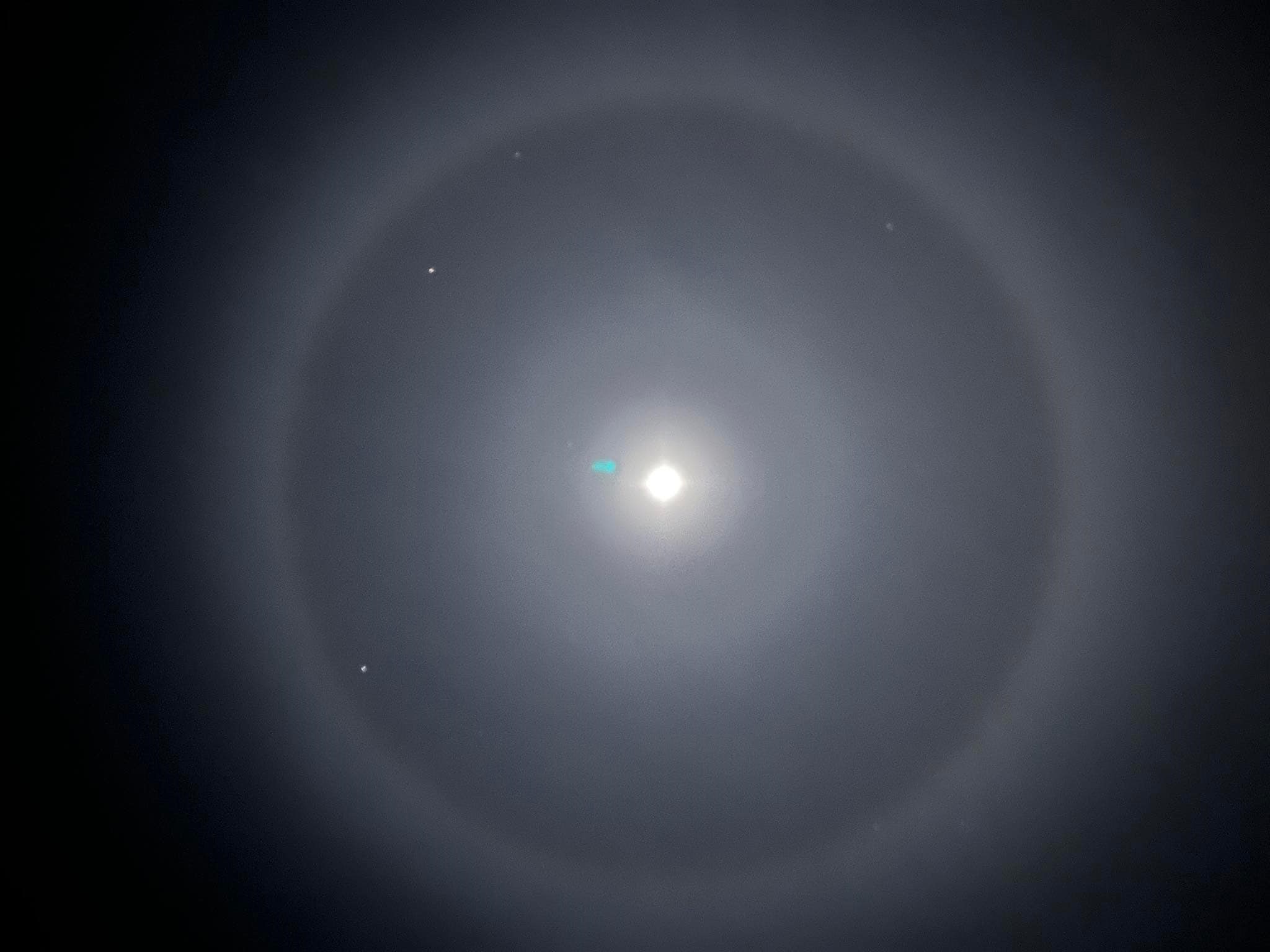 Çfarë po ndodh? Hëna shfaqet me një unazë (rreth) përreth saj! | Meteo ...